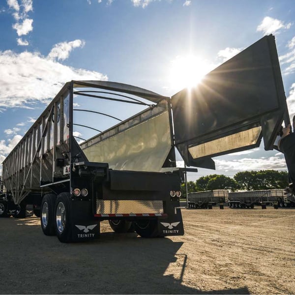 Poultry Litter Hauling Trailer | Corrosion-Resistant Stainless Steel ...